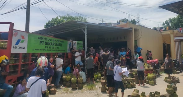 Pemda Torut-PT Sinar Ratte Salurkan 500 Tabung Gas Melon ...