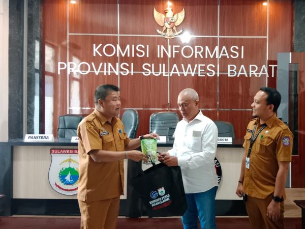 Promosikan Potensi Sulbar, Produk UMKM Jadi Cindera Mata Untuk Tamu ...